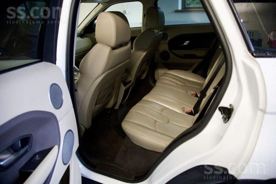 White Land Rover Range Rover Evoque 2015 in Riga, with an engine capacity of 2.20 L and mileage of 176 thousand km for 14850 €, photo 9 on AUTOMOTO.COM.LV