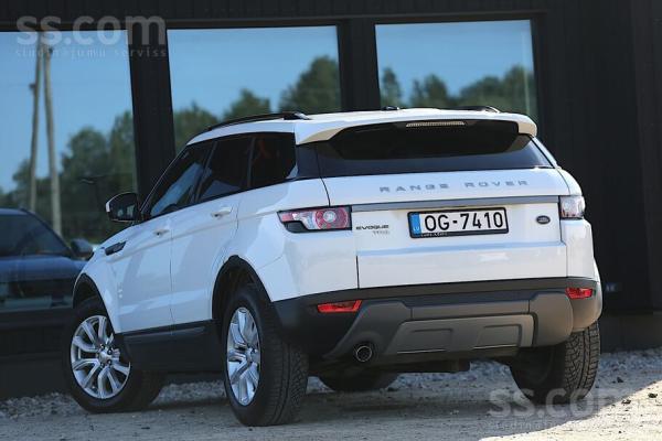 White Land Rover Range Rover Evoque 2015 in Tukums, with an engine capacity of 2.20 L and mileage of 220 thousand km for 11690 €, photo 4 on AUTOMOTO.COM.LV
