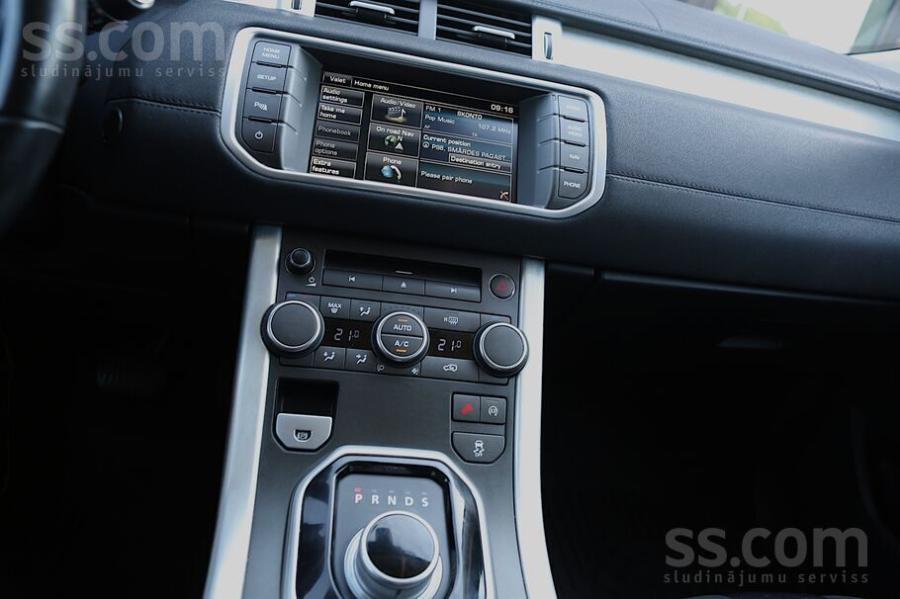 White Land Rover Range Rover Evoque 2015 in Tukums, with an engine capacity of 2.20 L and mileage of 220 thousand km for 11690 €, photo 17 on AUTOMOTO.COM.LV