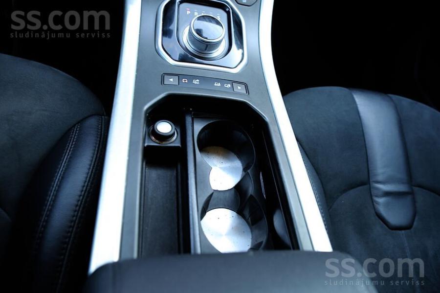 White Land Rover Range Rover Evoque 2015 in Tukums, with an engine capacity of 2.20 L and mileage of 220 thousand km for 11690 €, photo 22 on AUTOMOTO.COM.LV