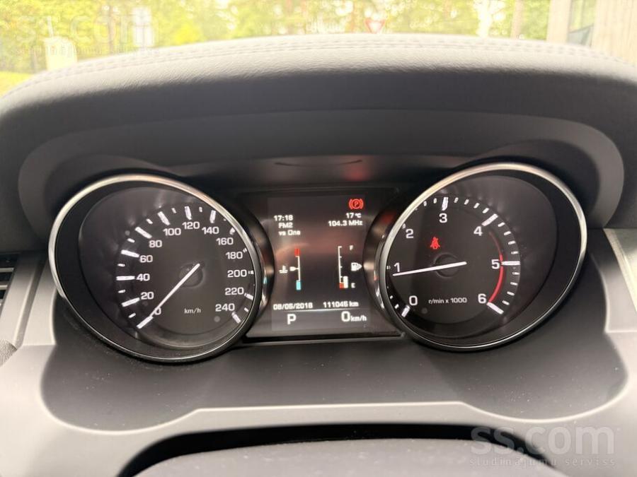 Balts Land Rover Range Rover Evoque 2015 Rīga, ar dzinēja tilpumu 2.20 L un nobraukumu 111 tūkst. km par 12500 €, foto 16 vietnē AUTOMOTO.COM.LV