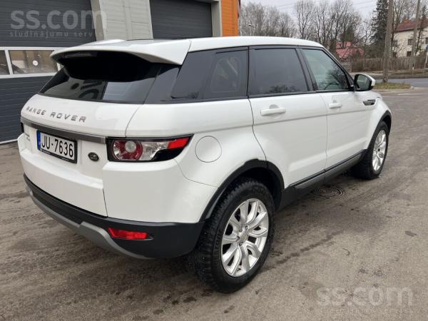 Land Rover Range Rover Evoque 2015 in Riga on AUTOMOTO.COM.LV White Land Rover Range Rover Evoque 2015 in Riga, with an engine capacity of 2.20 L and mileage of 143 thousand km for 11200 €, photo 4 on AUTOMOTO.COM.LV