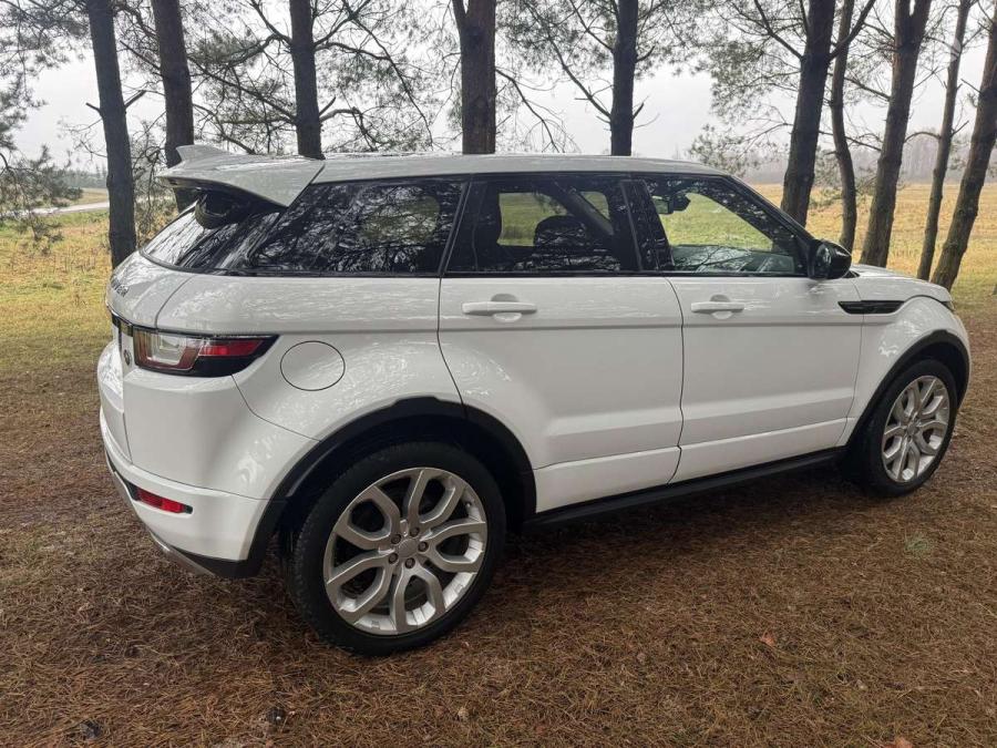 White Land Rover Range Rover Evoque 2016 in Alytus, with an engine capacity of 2.00 L and mileage of 166 thousand km for 11999 €, photo 12 on AUTOMOTO.COM.LV