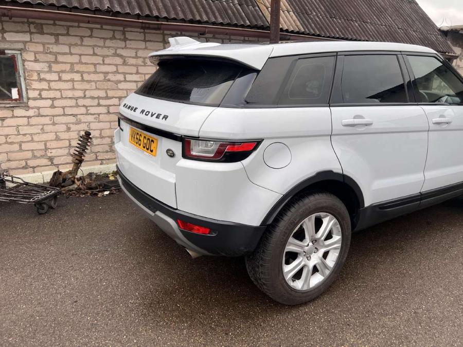 Balts Land Rover Range Rover Evoque 2016 Daugavpils, ar dzinēja tilpumu 2.00 L un nobraukumu 124 tūkst. km par 7000 €, foto 4 vietnē AUTOMOTO.COM.LV