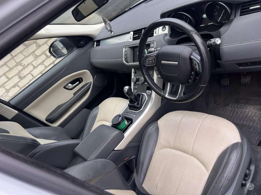Balts Land Rover Range Rover Evoque 2016 Daugavpils, ar dzinēja tilpumu 2.00 L un nobraukumu 124 tūkst. km par 7000 €, foto 6 vietnē AUTOMOTO.COM.LV