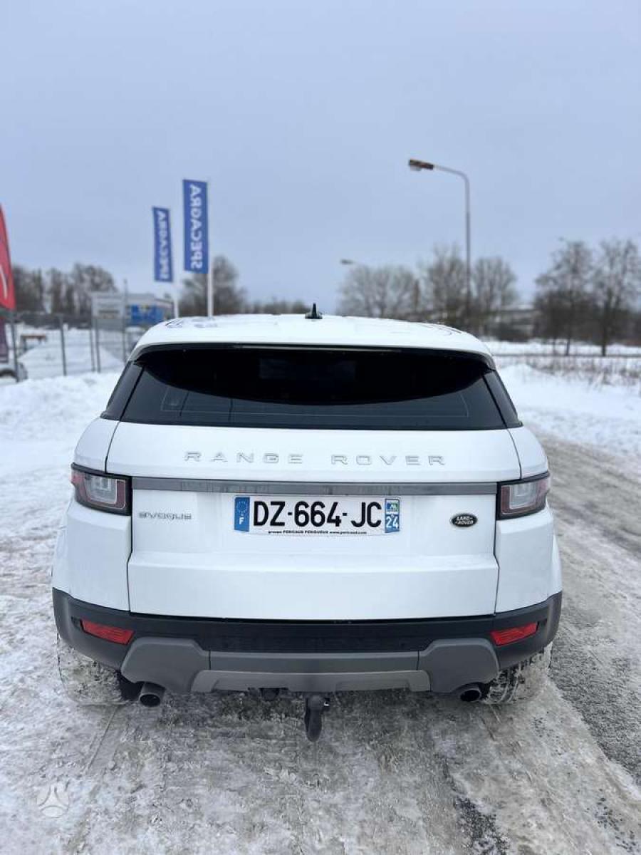 White Land Rover Range Rover Evoque 2016 in Panevezys, with an engine capacity of 2.00 L and mileage of 190 thousand km for 10400 €, photo 6 on AUTOMOTO.COM.LV