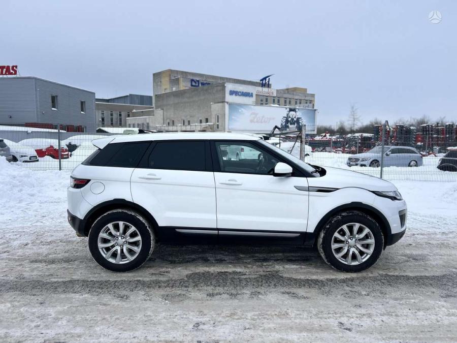 White Land Rover Range Rover Evoque 2016 in Panevezys, with an engine capacity of 2.00 L and mileage of 190 thousand km for 10400 €, photo 8 on AUTOMOTO.COM.LV