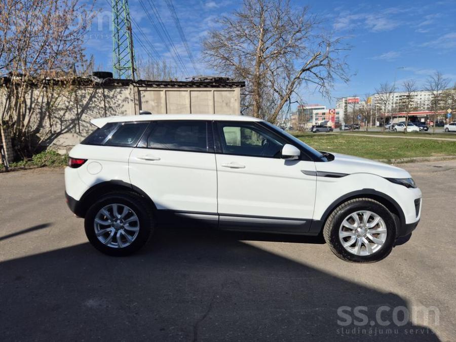 White Land Rover Range Rover Evoque 2016 in Riga, with an engine capacity of 2.00 L and mileage of 153 thousand km for 12990 €, photo 5 on AUTOMOTO.COM.LV