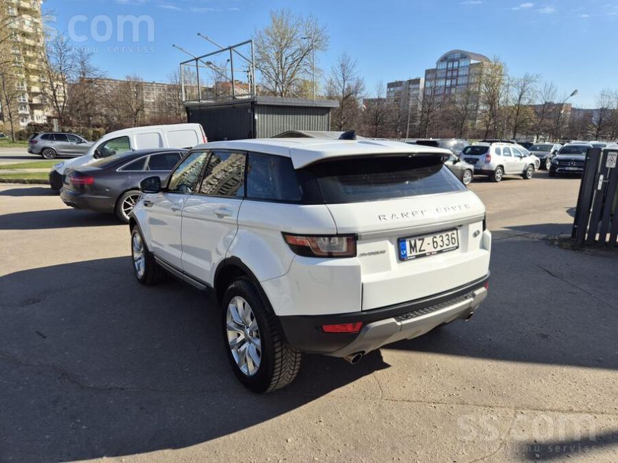 White Land Rover Range Rover Evoque 2016 in Riga, with an engine capacity of 2.00 L and mileage of 153 thousand km for 12990 €, photo 8 on AUTOMOTO.COM.LV
