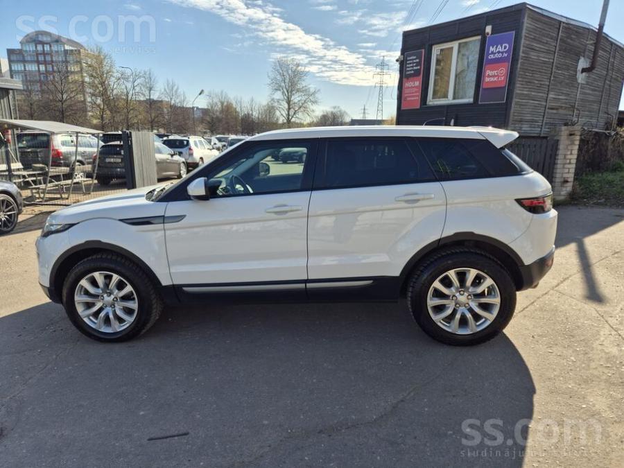 White Land Rover Range Rover Evoque 2016 in Riga, with an engine capacity of 2.00 L and mileage of 153 thousand km for 12990 €, photo 9 on AUTOMOTO.COM.LV