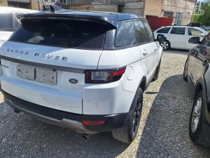 White Land Rover Range Rover Evoque 2016 in Telschi, with an engine capacity of 2.00 L and mileage of 290 thousand km for 6999 €, photo 5 on AUTOMOTO.COM.LV