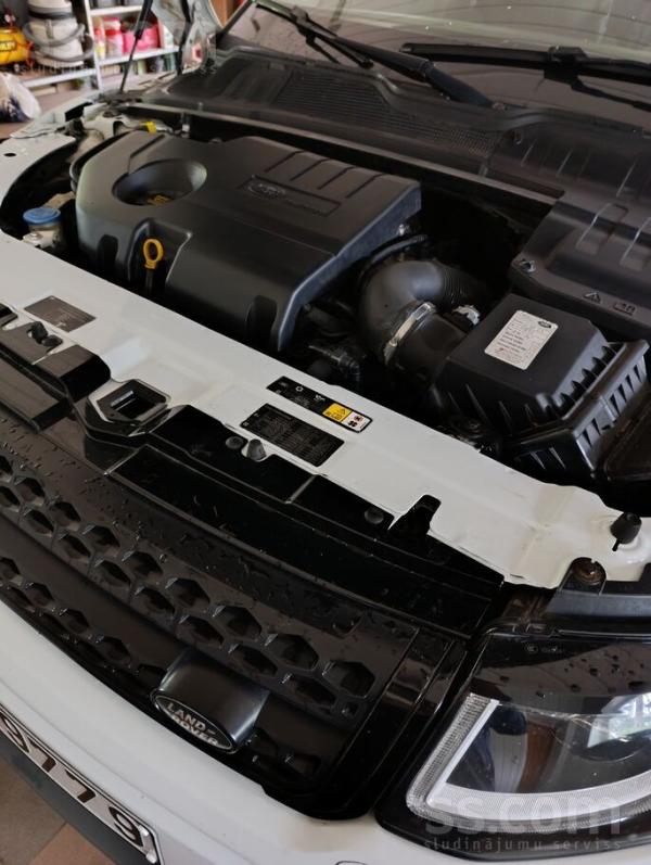 White Land Rover Range Rover Evoque 2016 in Liepaja, with an engine capacity of 2.00 L and mileage of 180 thousand km for 12000 €, photo 7 on AUTOMOTO.COM.LV
