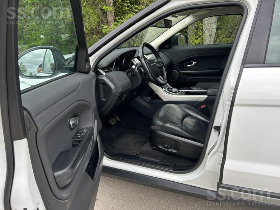 White Land Rover Range Rover Evoque 2016 in Ogre, with an engine capacity of 2.00 L and mileage of 165 thousand km for 10800 €, photo 6 on AUTOMOTO.COM.LV