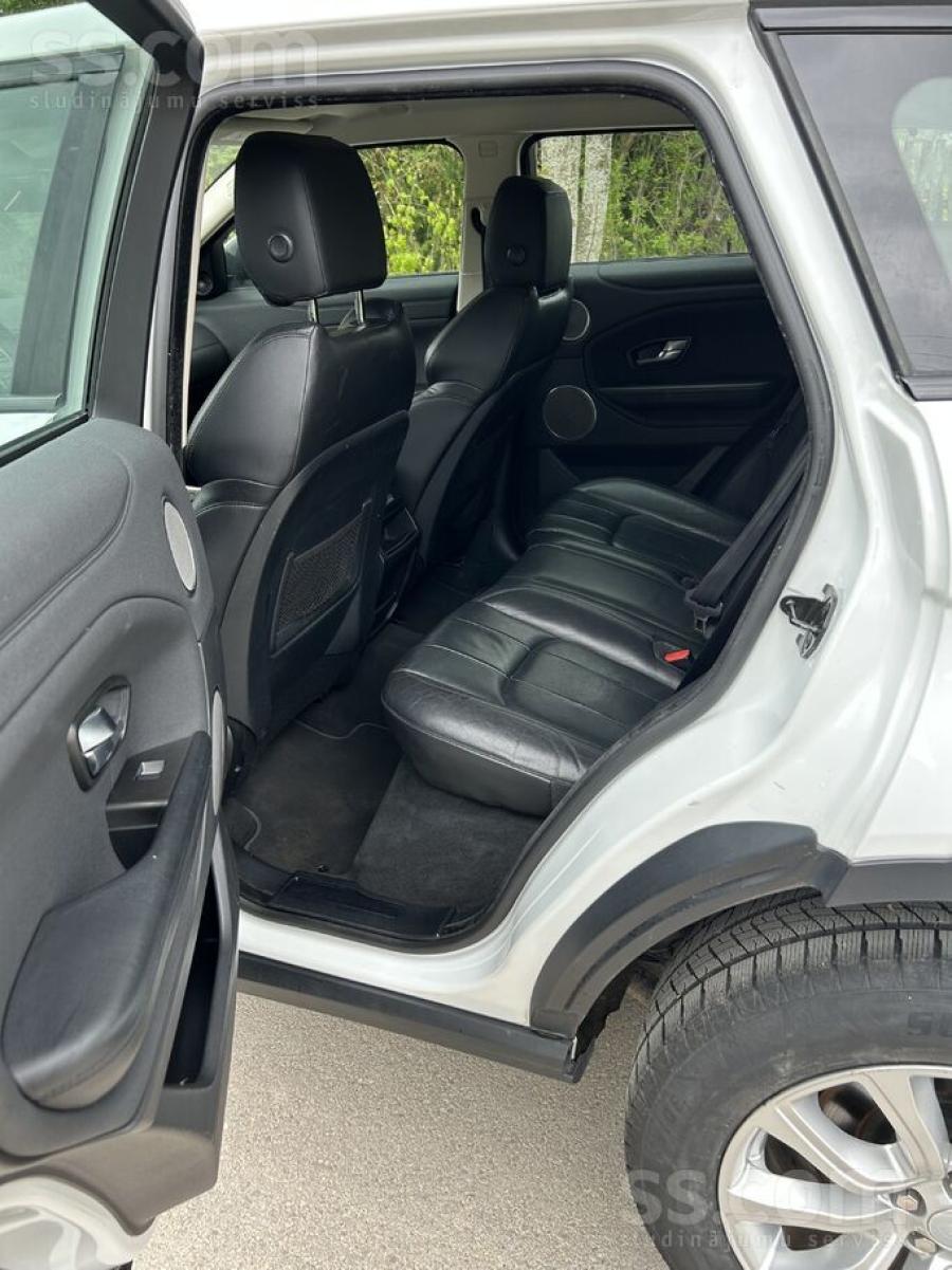 White Land Rover Range Rover Evoque 2016 in Ogre, with an engine capacity of 2.00 L and mileage of 165 thousand km for 10800 €, photo 12 on AUTOMOTO.COM.LV