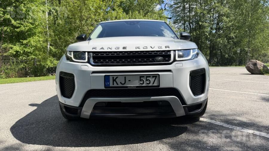 White Land Rover Range Rover Evoque 2016 in Riga, with an engine capacity of 2.00 L and mileage of 223 thousand km for 11900 €, photo 3 on AUTOMOTO.COM.LV