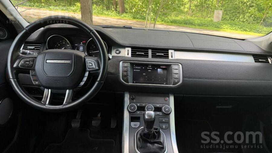White Land Rover Range Rover Evoque 2016 in Riga, with an engine capacity of 2.00 L and mileage of 223 thousand km for 11900 €, photo 13 on AUTOMOTO.COM.LV