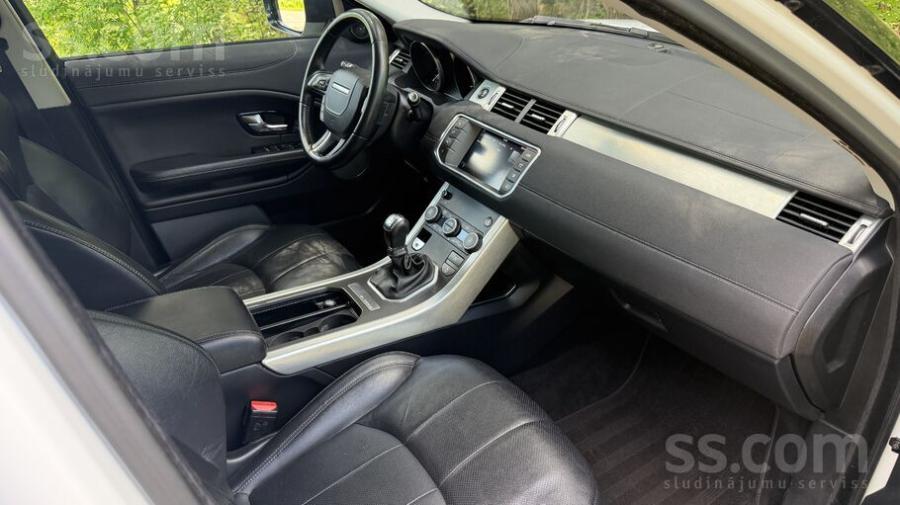 White Land Rover Range Rover Evoque 2016 in Riga, with an engine capacity of 2.00 L and mileage of 223 thousand km for 11900 €, photo 16 on AUTOMOTO.COM.LV