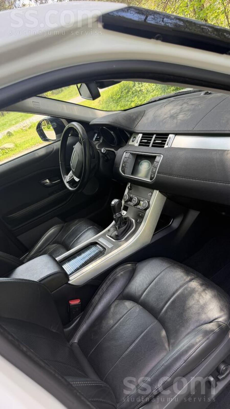 White Land Rover Range Rover Evoque 2016 in Riga, with an engine capacity of 2.00 L and mileage of 223 thousand km for 11900 €, photo 17 on AUTOMOTO.COM.LV