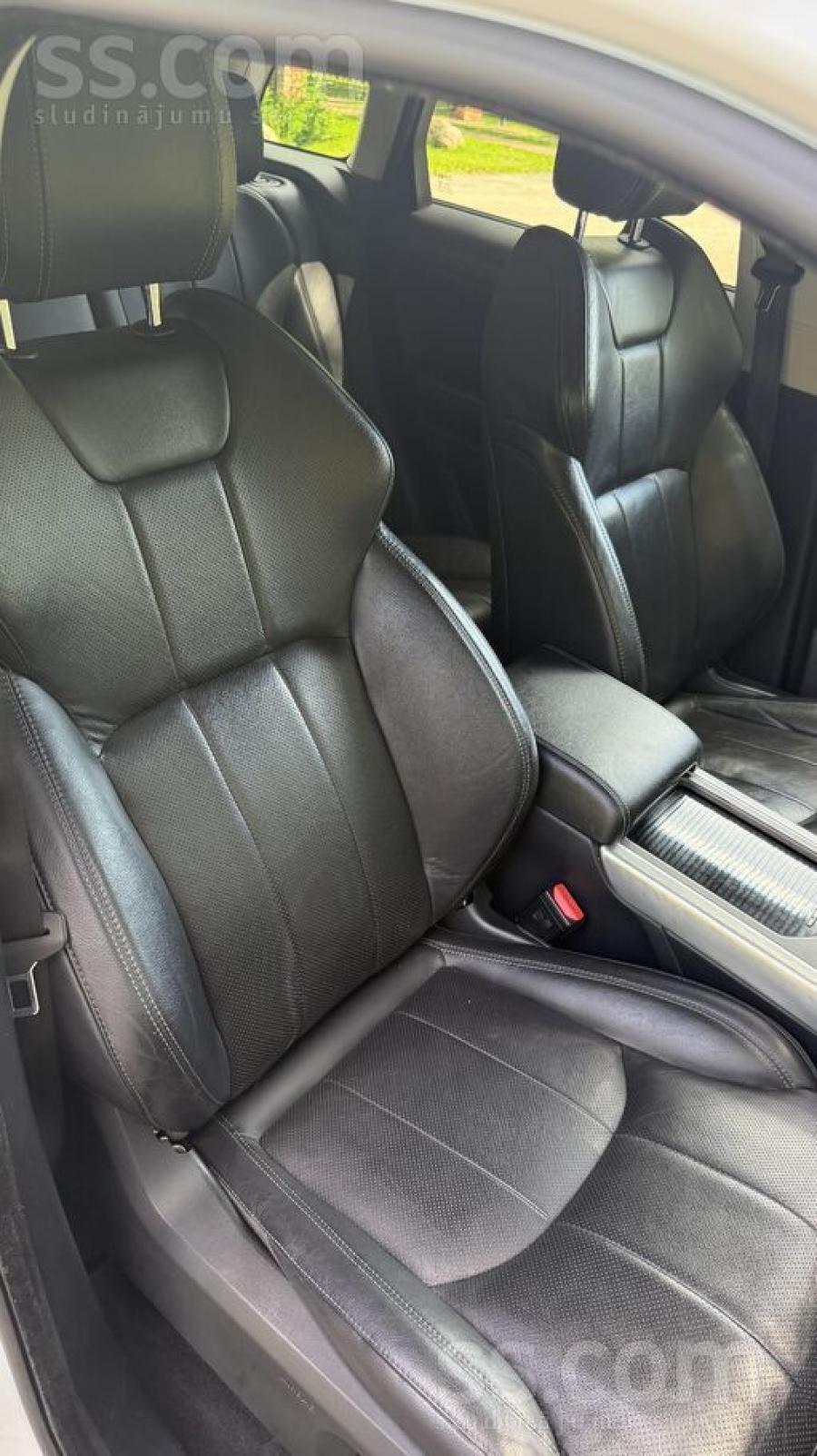 White Land Rover Range Rover Evoque 2016 in Riga, with an engine capacity of 2.00 L and mileage of 223 thousand km for 11900 €, photo 18 on AUTOMOTO.COM.LV