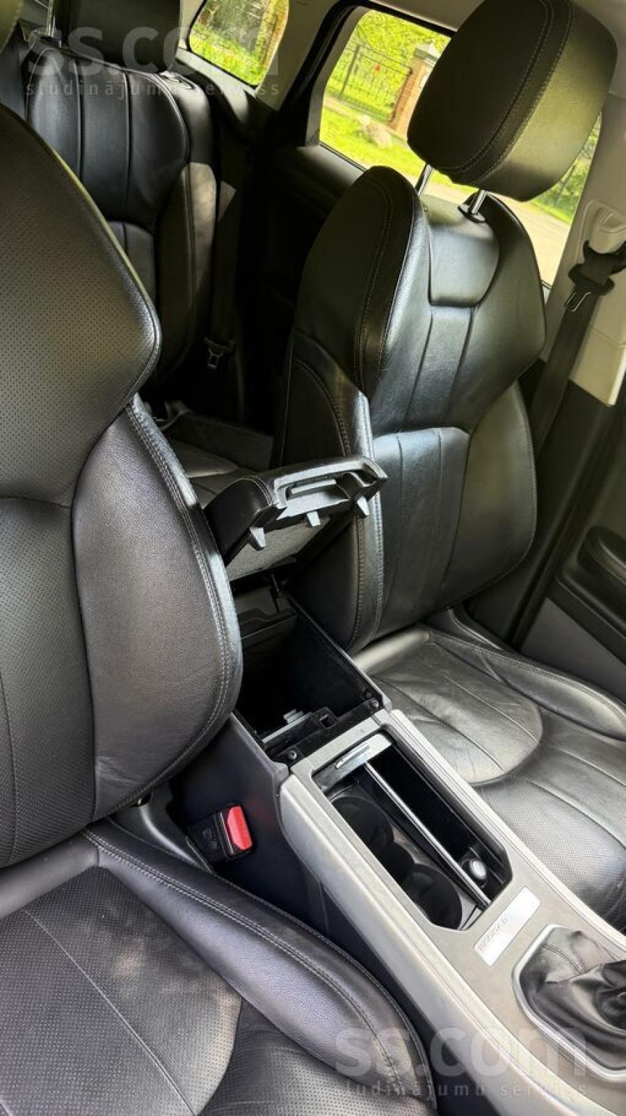 White Land Rover Range Rover Evoque 2016 in Riga, with an engine capacity of 2.00 L and mileage of 223 thousand km for 11900 €, photo 19 on AUTOMOTO.COM.LV