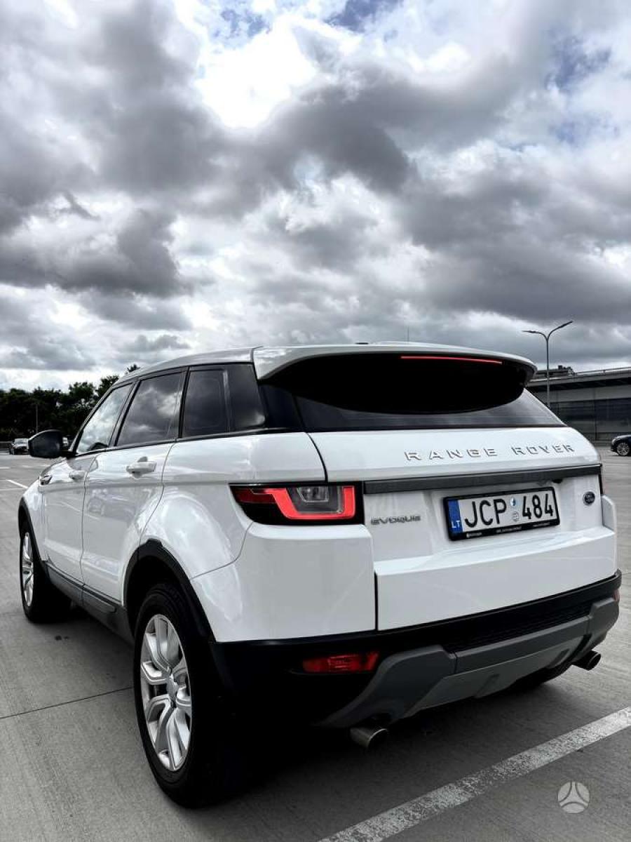 Balts Land Rover Range Rover Evoque 2016 Viļņa, ar dzinēja tilpumu 2.00 L un nobraukumu 214 tūkst. km par 12499 €, foto 6 vietnē AUTOMOTO.COM.LV