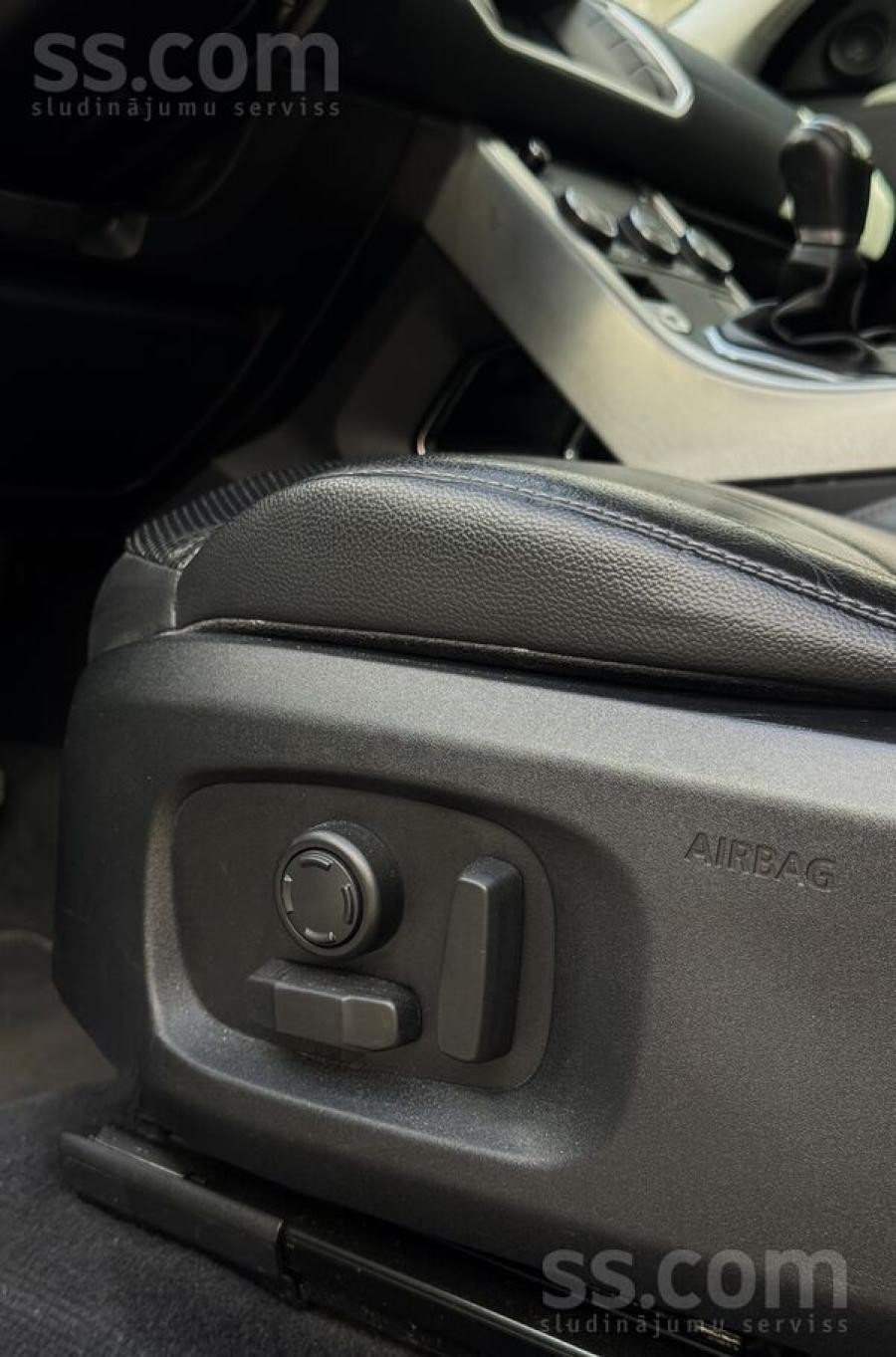 Balts Land Rover Range Rover Evoque 2016 Rīga, ar dzinēja tilpumu 2.00 L un nobraukumu 224 tūkst. km par 10700 €, foto 14 vietnē AUTOMOTO.COM.LV