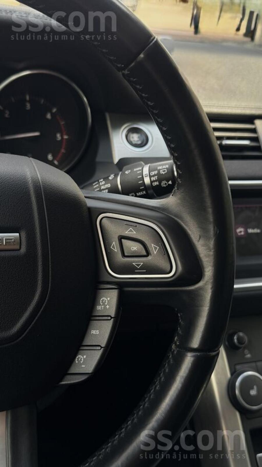Balts Land Rover Range Rover Evoque 2016 Rīga, ar dzinēja tilpumu 2.00 L un nobraukumu 224 tūkst. km par 10700 €, foto 23 vietnē AUTOMOTO.COM.LV