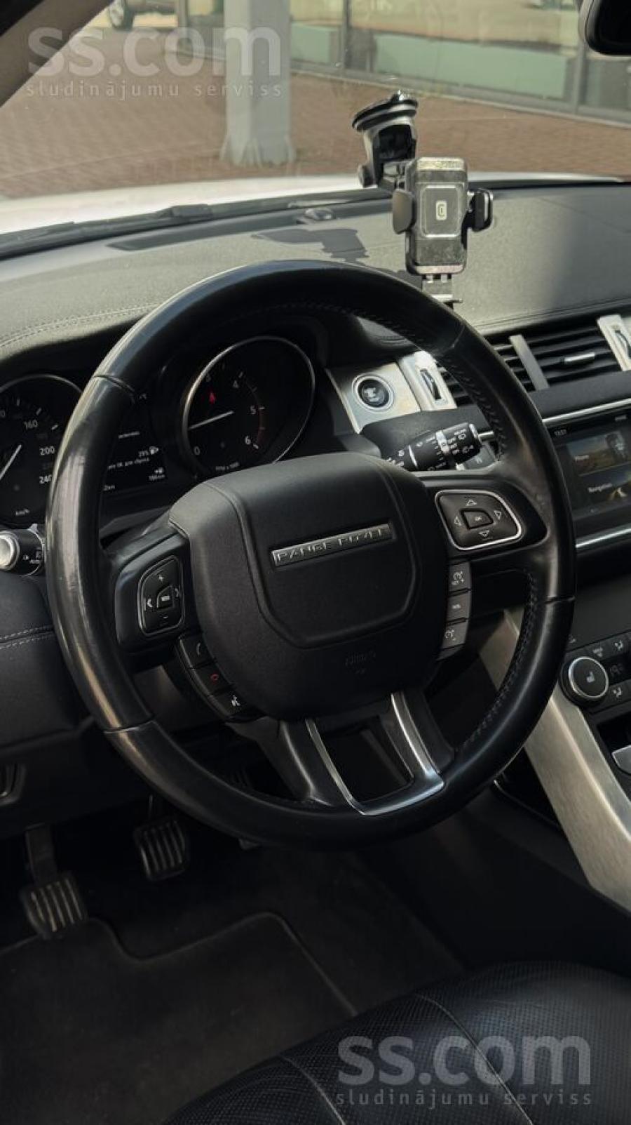 Balts Land Rover Range Rover Evoque 2016 Rīga, ar dzinēja tilpumu 2.00 L un nobraukumu 224 tūkst. km par 10700 €, foto 24 vietnē AUTOMOTO.COM.LV
