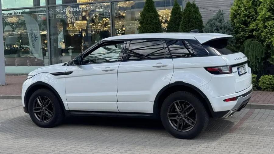 White Land Rover Range Rover Evoque 2016 in Riga, with an engine capacity of 2.00 L and mileage of 224 thousand km for 10700 €, photo 5 on AUTOMOTO.COM.LV