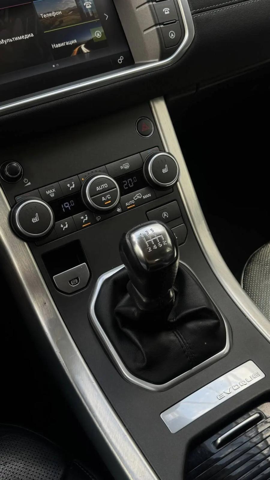 White Land Rover Range Rover Evoque 2016 in Riga, with an engine capacity of 2.00 L and mileage of 224 thousand km for 10700 €, photo 17 on AUTOMOTO.COM.LV