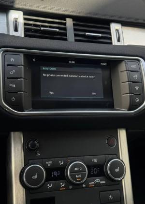 White Land Rover Range Rover Evoque 2016 in Riga, with an engine capacity of 2.00 L and mileage of 224 thousand km for 10700 €, photo 20 on AUTOMOTO.COM.LV