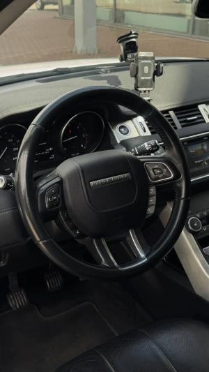 White Land Rover Range Rover Evoque 2016 in Riga, with an engine capacity of 2.00 L and mileage of 224 thousand km for 10700 €, photo 24 on AUTOMOTO.COM.LV