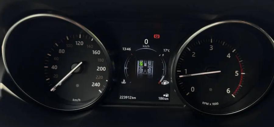 White Land Rover Range Rover Evoque 2016 in Riga, with an engine capacity of 2.00 L and mileage of 224 thousand km for 10700 €, photo 25 on AUTOMOTO.COM.LV