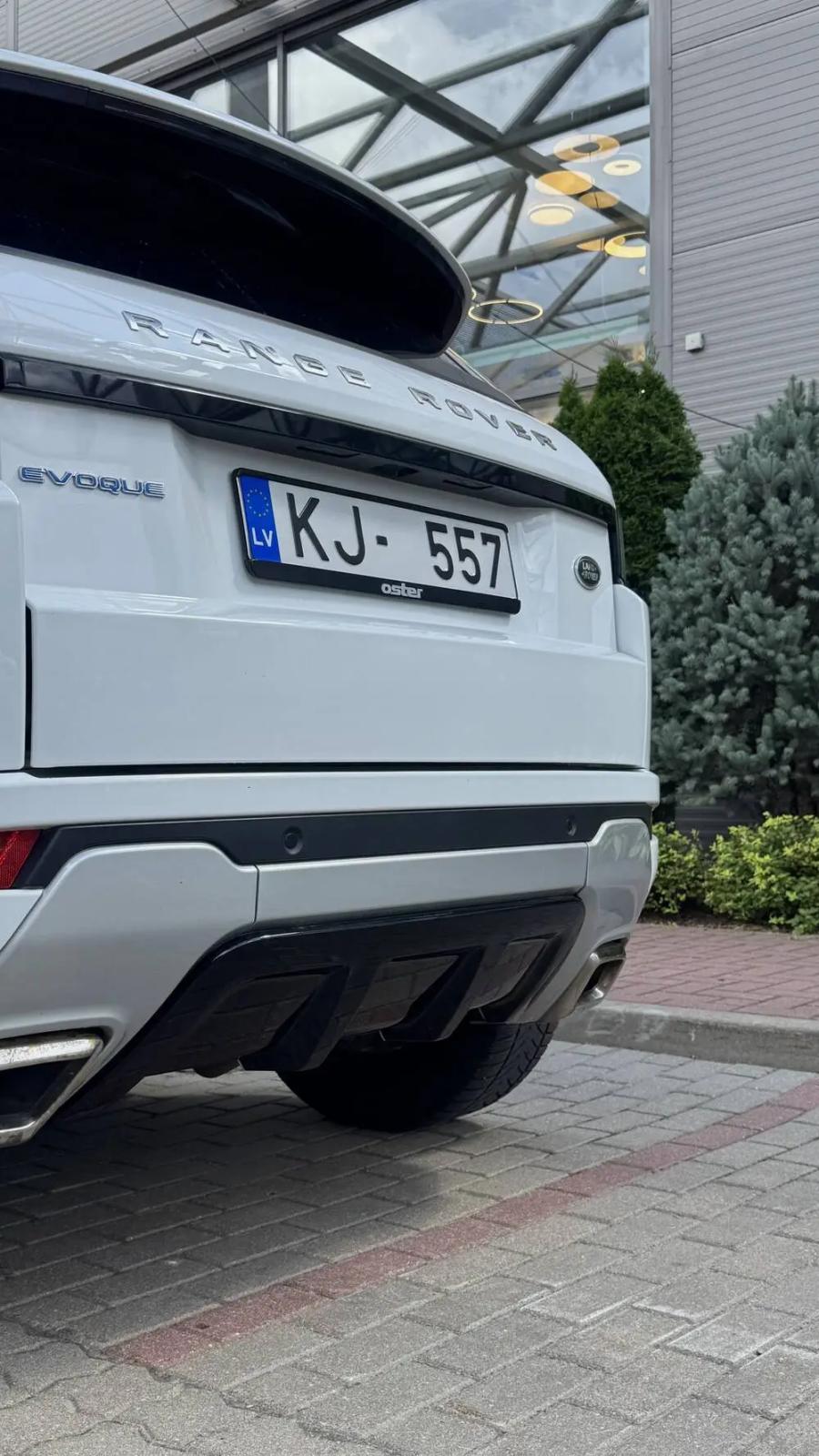 White Land Rover Range Rover Evoque 2016 in Riga, with an engine capacity of 2.00 L and mileage of 224 thousand km for 10700 €, photo 27 on AUTOMOTO.COM.LV