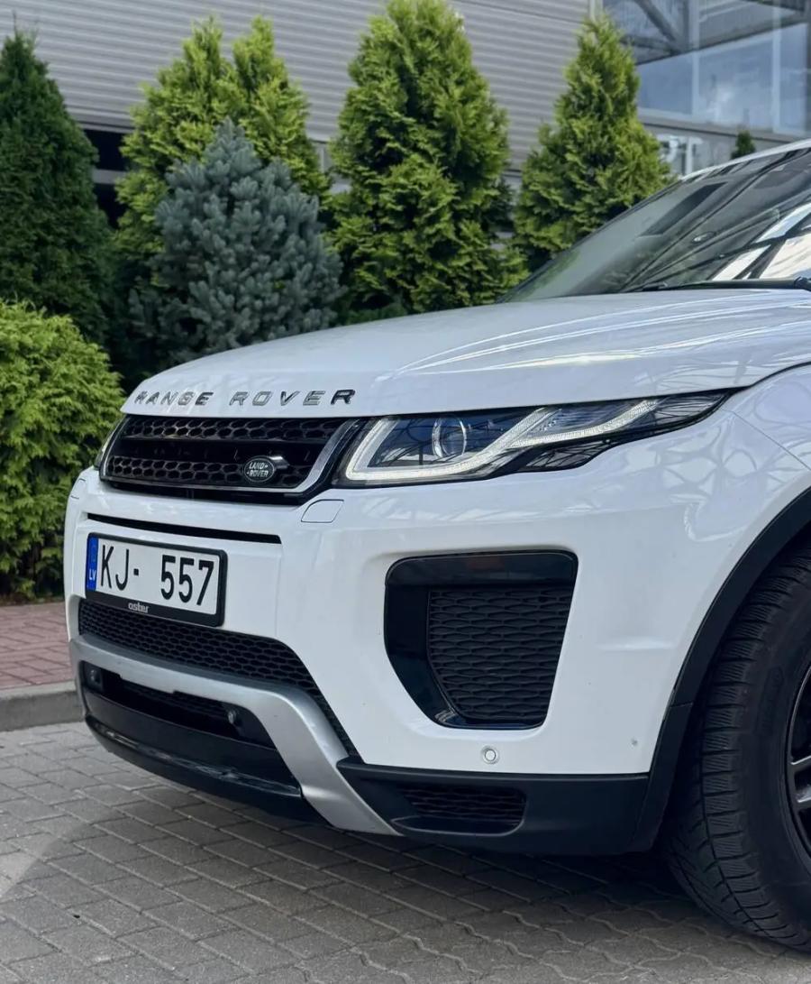 White Land Rover Range Rover Evoque 2016 in Riga, with an engine capacity of 2.00 L and mileage of 224 thousand km for 10700 €, photo 28 on AUTOMOTO.COM.LV