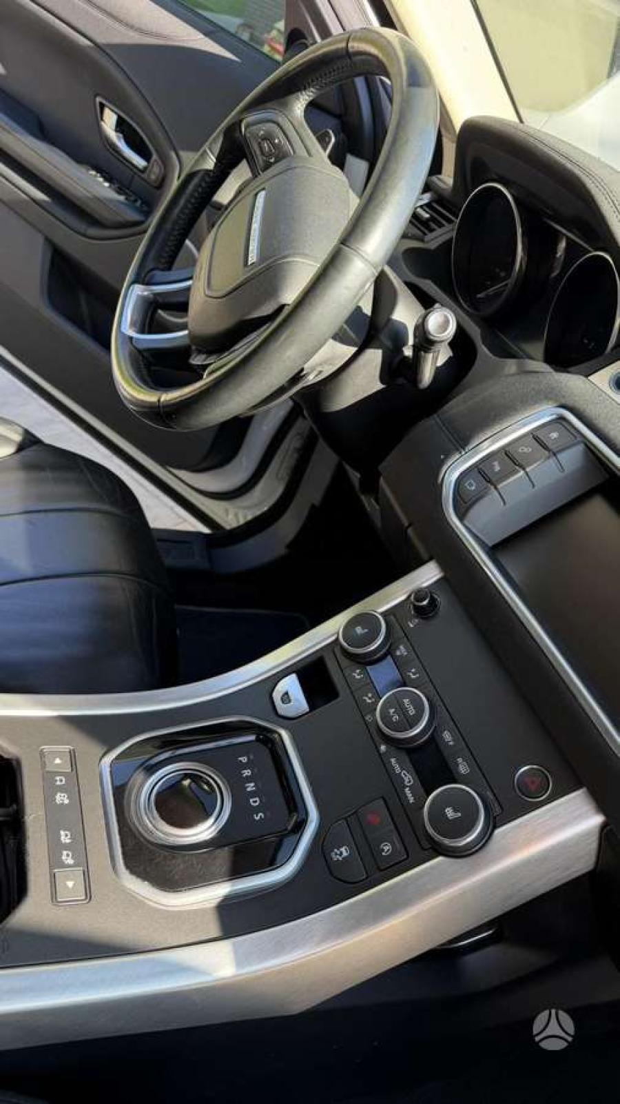 White Land Rover Range Rover Evoque 2016 in Vilnius, with an engine capacity of 2.00 L and mileage of 155 thousand km for 9999 €, photo 8 on AUTOMOTO.COM.LV