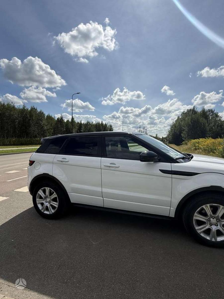 White Land Rover Range Rover Evoque 2016 in Vilnius, with an engine capacity of 2.00 L and mileage of 184 thousand km for 10900 €, photo 5 on AUTOMOTO.COM.LV