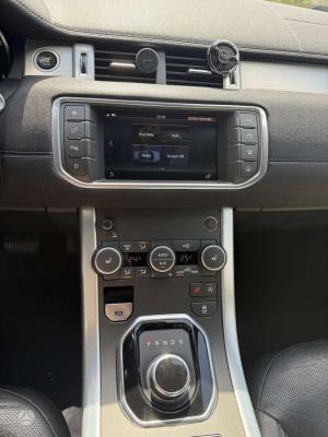 White Land Rover Range Rover Evoque 2016 in Vilnius, with an engine capacity of 2.00 L and mileage of 184 thousand km for 10900 €, photo 10 on AUTOMOTO.COM.LV