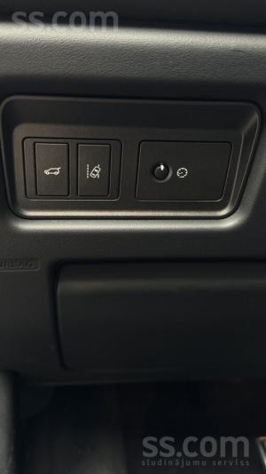 Balts Land Rover Range Rover Evoque 2016 Rīga, ar dzinēja tilpumu 2.00 L un nobraukumu 152 tūkst. km par 11600 €, foto 15 vietnē AUTOMOTO.COM.LV