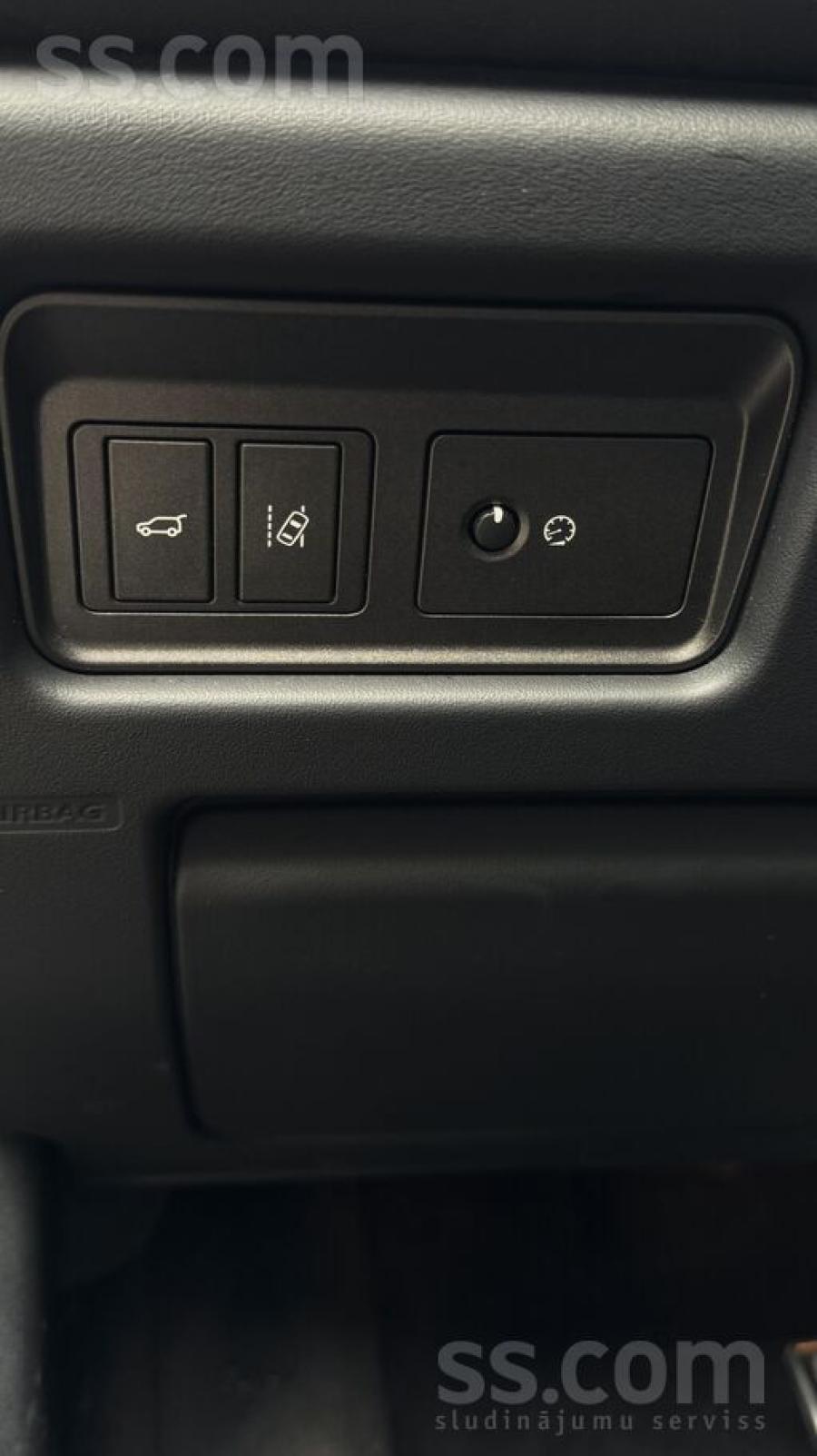 Balts Land Rover Range Rover Evoque 2016 Rīga, ar dzinēja tilpumu 2.00 L un nobraukumu 152 tūkst. km par 11600 €, foto 15 vietnē AUTOMOTO.COM.LV