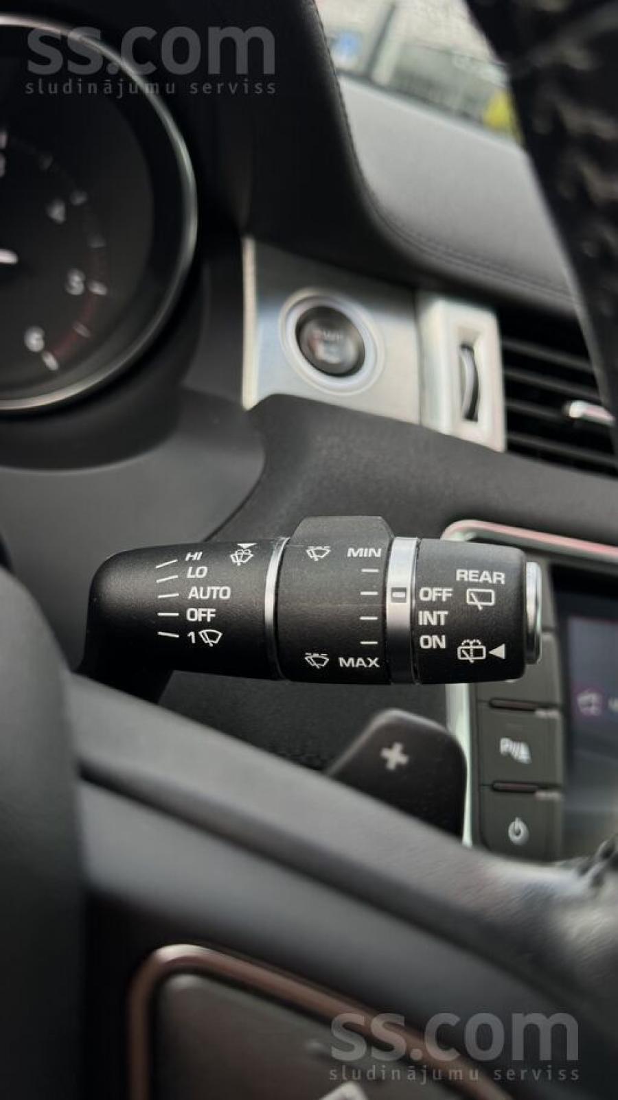 Balts Land Rover Range Rover Evoque 2016 Rīga, ar dzinēja tilpumu 2.00 L un nobraukumu 152 tūkst. km par 11600 €, foto 19 vietnē AUTOMOTO.COM.LV
