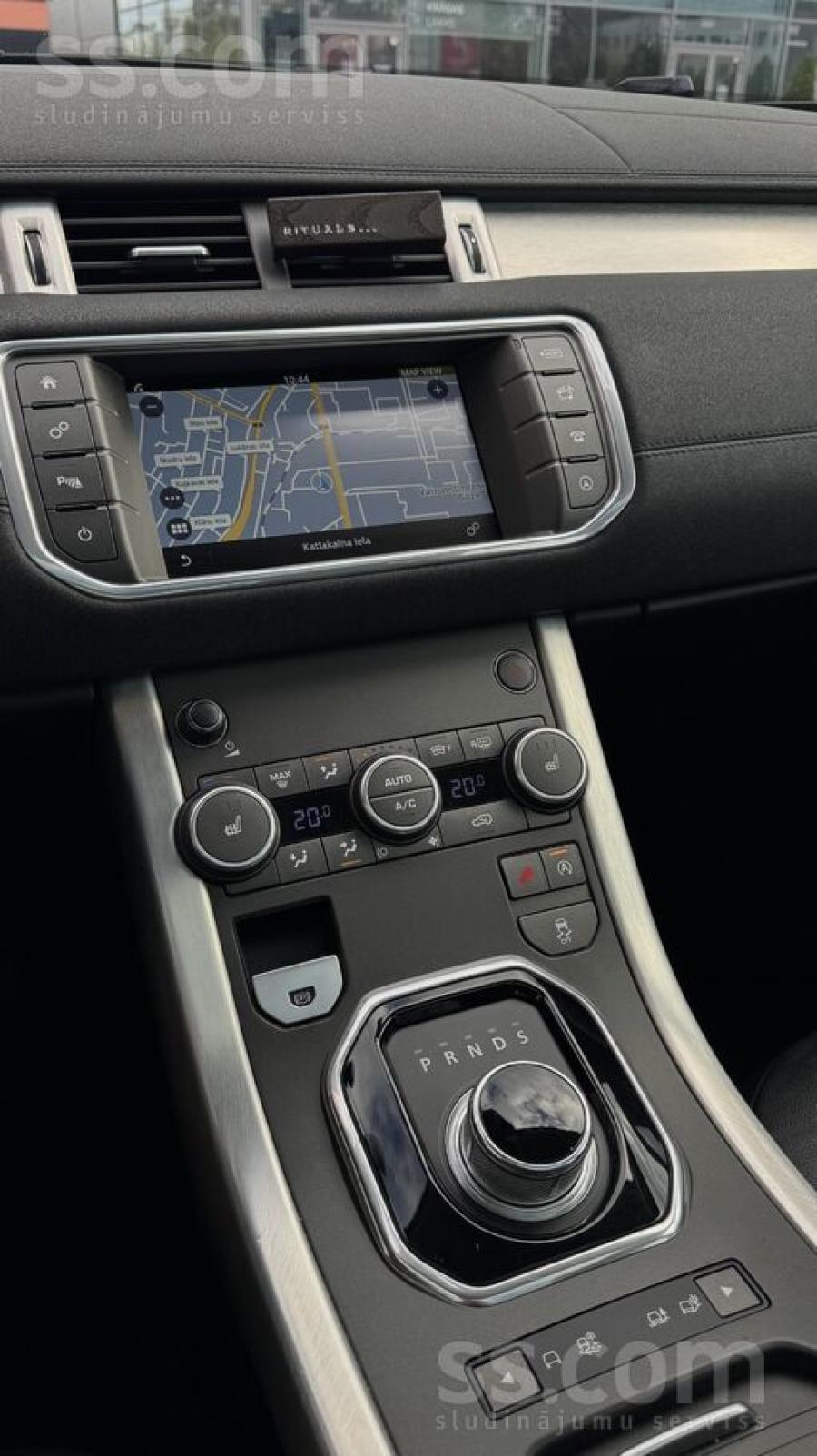 Balts Land Rover Range Rover Evoque 2016 Rīga, ar dzinēja tilpumu 2.00 L un nobraukumu 152 tūkst. km par 11600 €, foto 22 vietnē AUTOMOTO.COM.LV