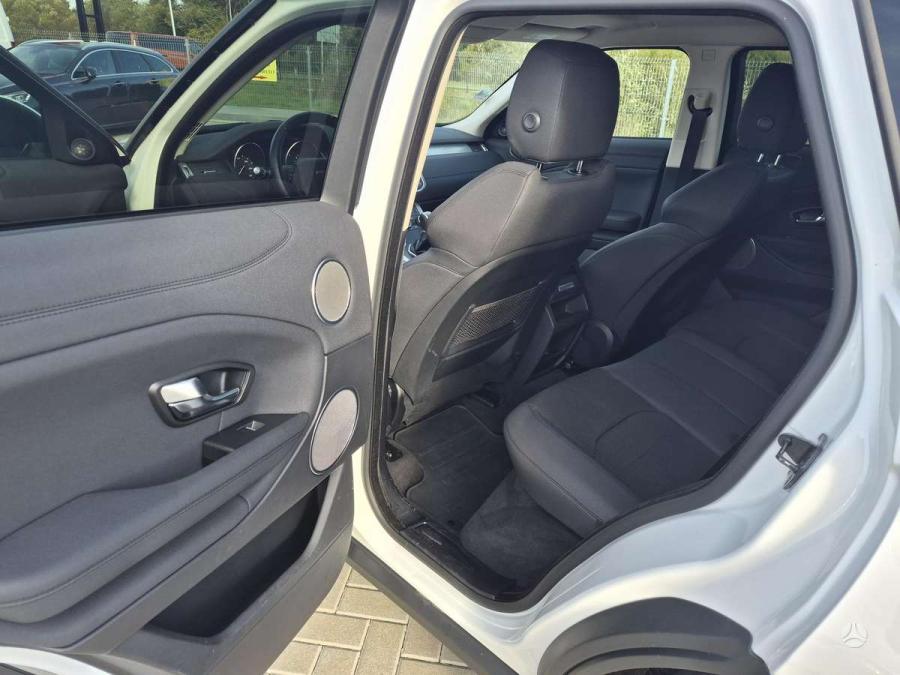 White Land Rover Range Rover Evoque 2016 in Taurage, with an engine capacity of 2.00 L and mileage of 270 thousand km for 6500 €, photo 13 on AUTOMOTO.COM.LV