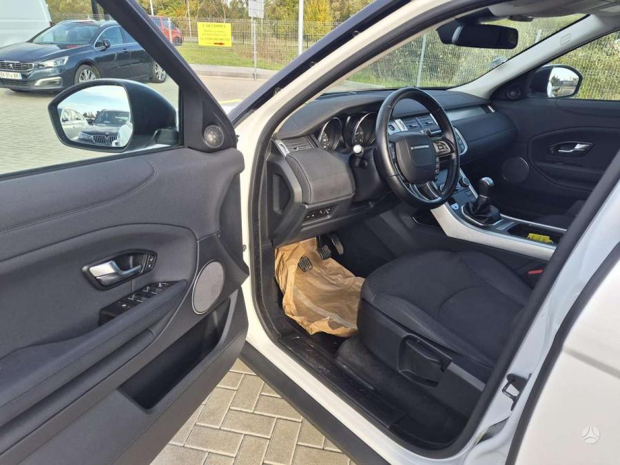 White Land Rover Range Rover Evoque 2016 in Taurage, with an engine capacity of 2.00 L and mileage of 270 thousand km for 6500 €, photo 14 on AUTOMOTO.COM.LV
