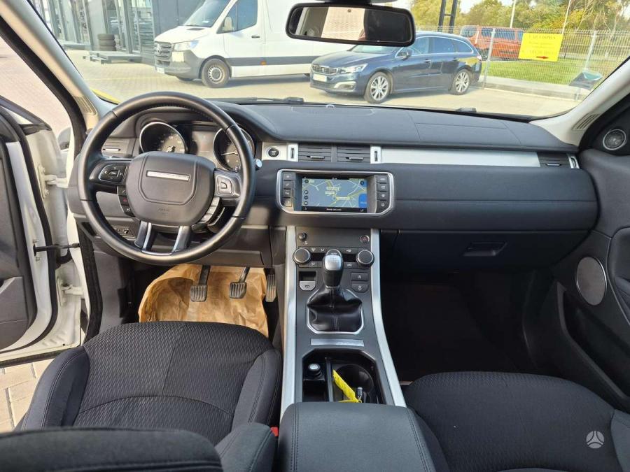White Land Rover Range Rover Evoque 2016 in Taurage, with an engine capacity of 2.00 L and mileage of 270 thousand km for 6500 €, photo 16 on AUTOMOTO.COM.LV