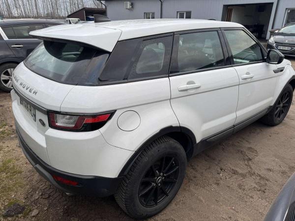 White Land Rover Range Rover Evoque 2017 in Taurage, with an engine capacity of 2.00 L and mileage of 150 thousand km for 4700 €, photo 5 on AUTOMOTO.COM.LV