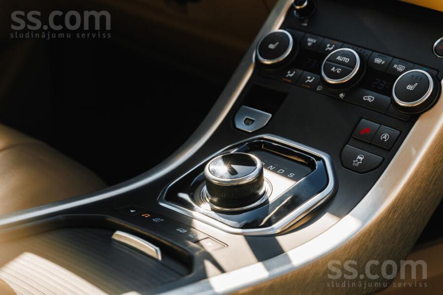 Balts Land Rover Range Rover Evoque 2017 Rīga, ar dzinēja tilpumu 2.00 L un nobraukumu 116 tūkst. km par 18100 €, foto 9 vietnē AUTOMOTO.COM.LV