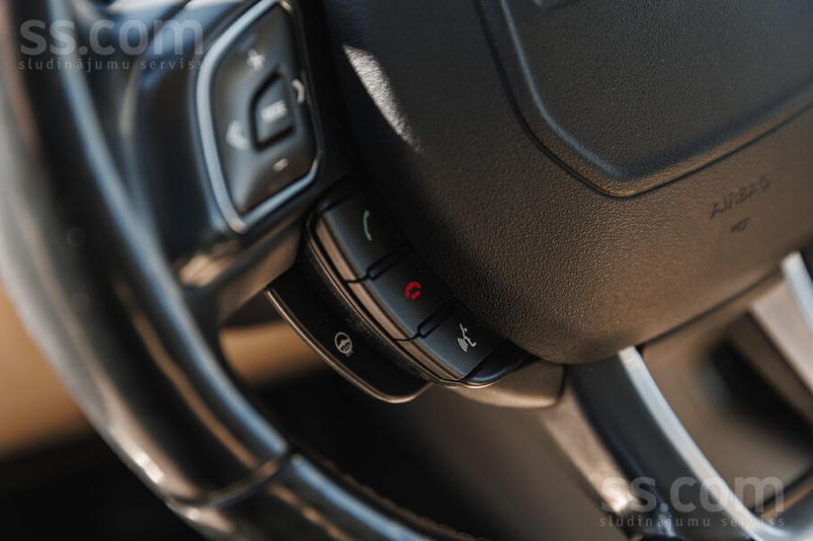Balts Land Rover Range Rover Evoque 2017 Rīga, ar dzinēja tilpumu 2.00 L un nobraukumu 116 tūkst. km par 18100 €, foto 13 vietnē AUTOMOTO.COM.LV