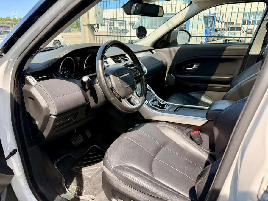 White Land Rover Range Rover Evoque 2017 in Panevezys, with an engine capacity of 2.00 L and mileage of 203 thousand km for 10700 €, photo 12 on AUTOMOTO.COM.LV