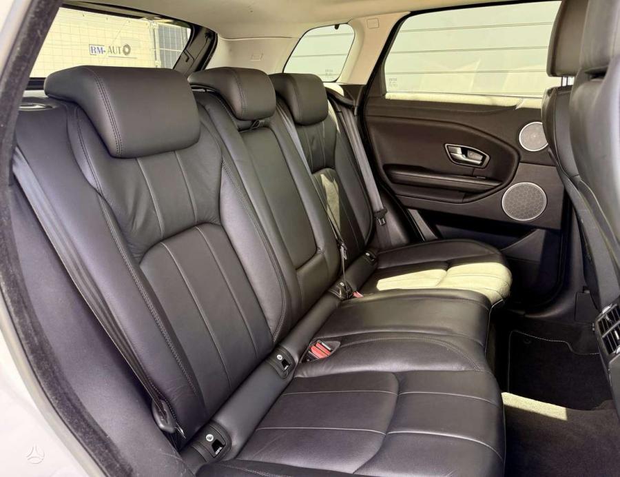 White Land Rover Range Rover Evoque 2017 in Panevezys, with an engine capacity of 2.00 L and mileage of 203 thousand km for 10700 €, photo 23 on AUTOMOTO.COM.LV